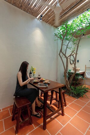 Estúdio luxo, vista para o jardim | Cozinha privada