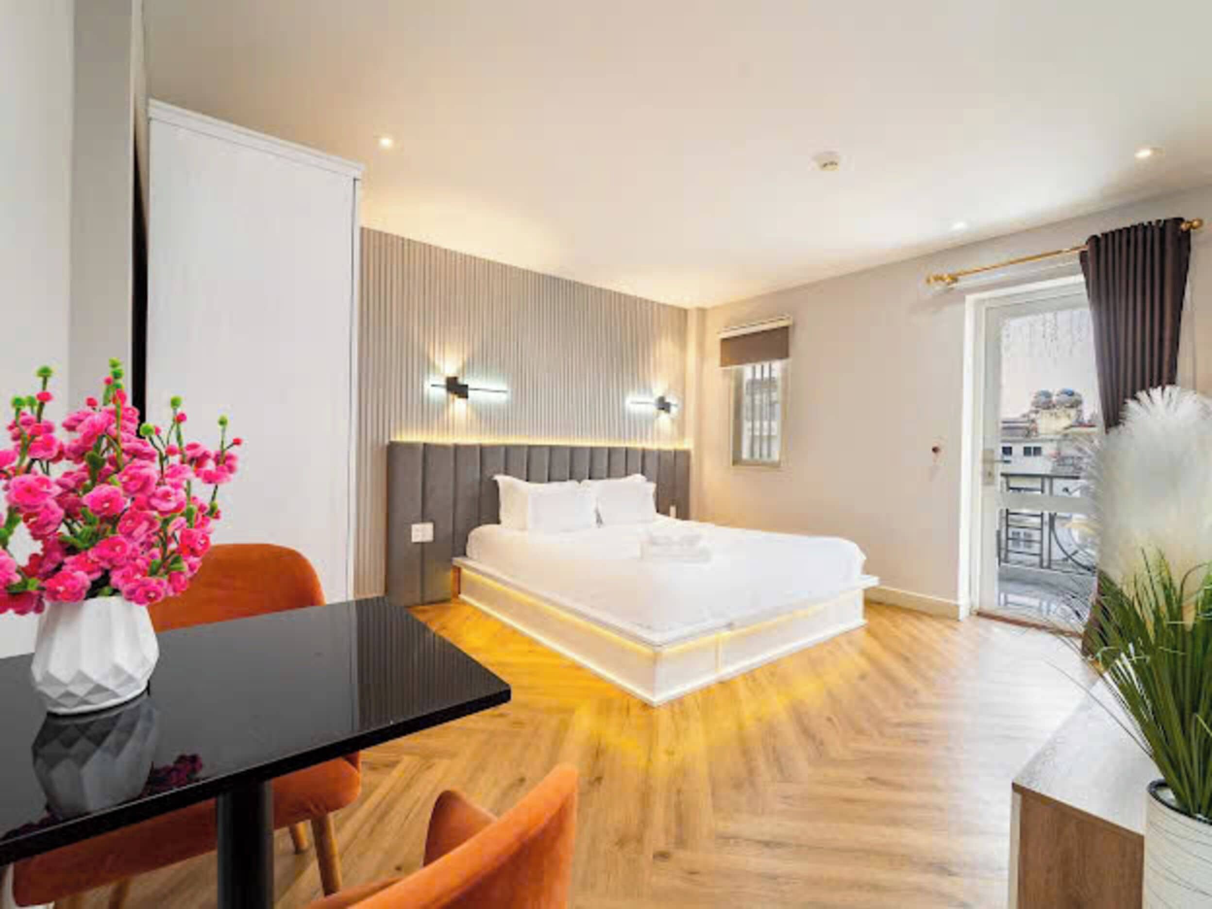 Quarto Duplo Deluxe, Vista para a cidade | Roupa de alta qualidade, edredões de penas, secretária, Wi-fi grátis 
