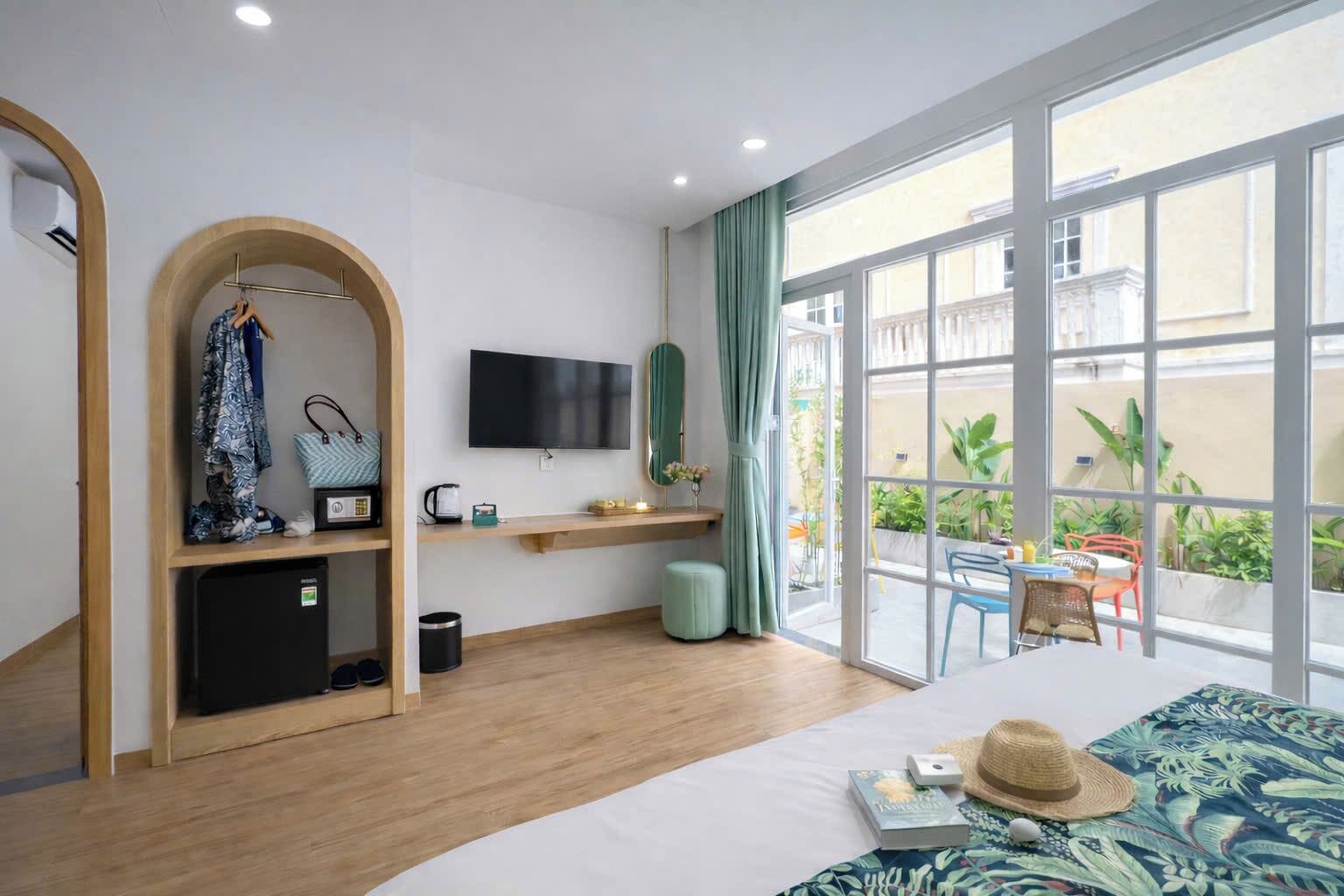 Deluxe Room with Garden View Balcony