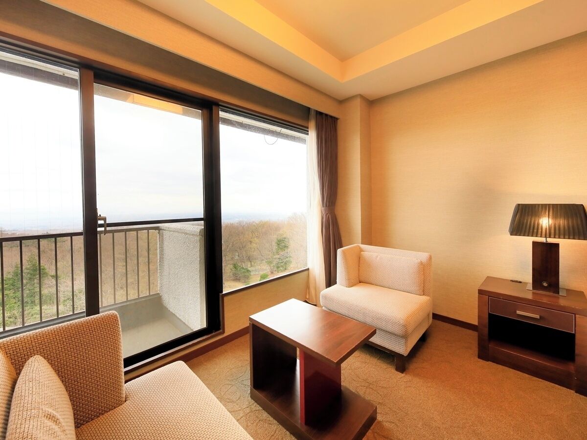 Quarto Twin Standard, vista para a montanha | Sala de estar