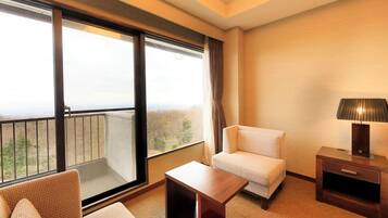 Quarto Twin Standard, vista para a montanha | Sala de estar
