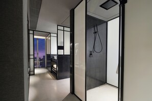 Suite Panorâmica, Vista para a cidade | Casa de banho | Um polibã e uma banheira separados, um chuveiro fixo 
