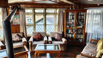 Quarto casal ou duplo família, vista para a montanha | Área de estar