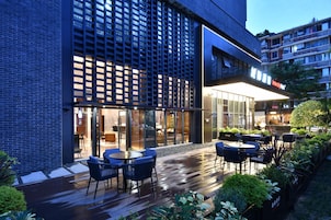 Quarto Duplo Básico, não fumadores, Vista para a cidade | Terraço/pátio interior
