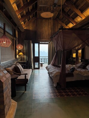 Banana House - Foot Massage Included