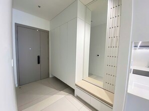 Apartamento Deluxe, 2 quartos, cozinha, Vista para a cidade | Interior