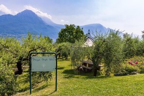 Villa de Luxo, vista para o lago | Refeições ao ar livre