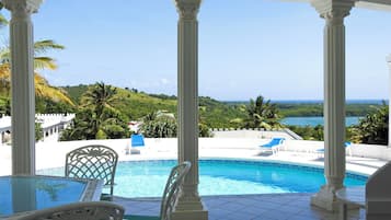 Vila, 3 quartos, piscina particular, vista para o jardim | Piscina | Piscina externa