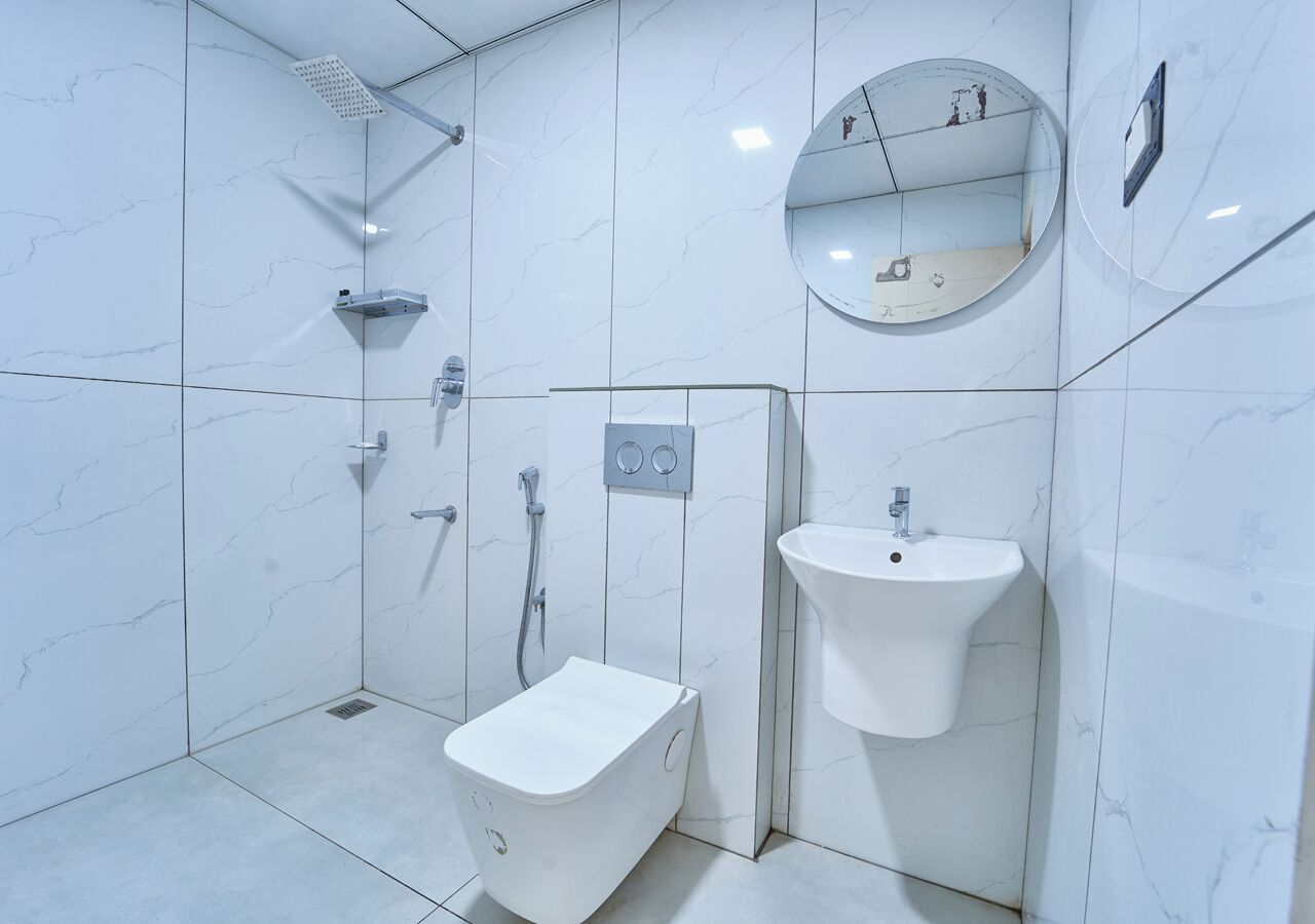 Quarto Deluxe | Casa de banho | Um polibã, artigos de higiene pessoal grátis, toalhas fornecidas 