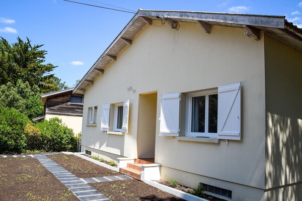 Picturesque Lakeview Holiday House For 6 - Lacanau