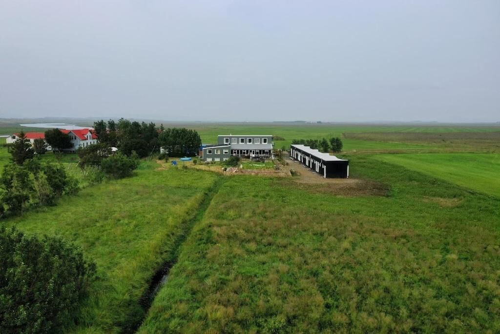 Quarto solteiro, sacada, vista para o jardim | Diversos