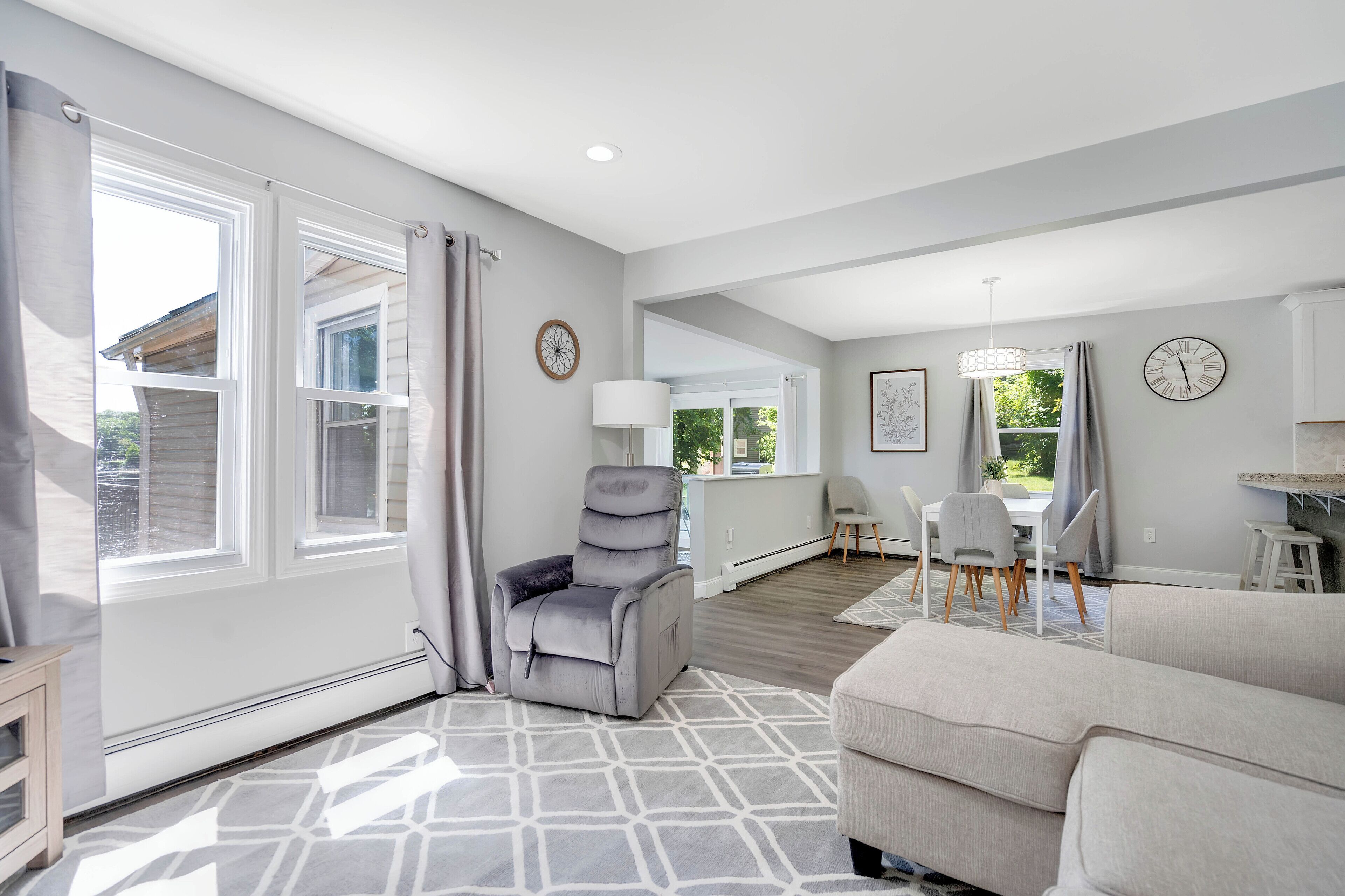 Spacious 4-bedroom House On The Water! - Wallingford, CT
