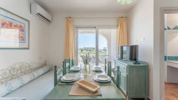 Apartamento, 1 quarto | Sala de jantar