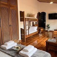 Quarto Quádruplo Clássico, vista para o jardim | Wi-fi grátis 