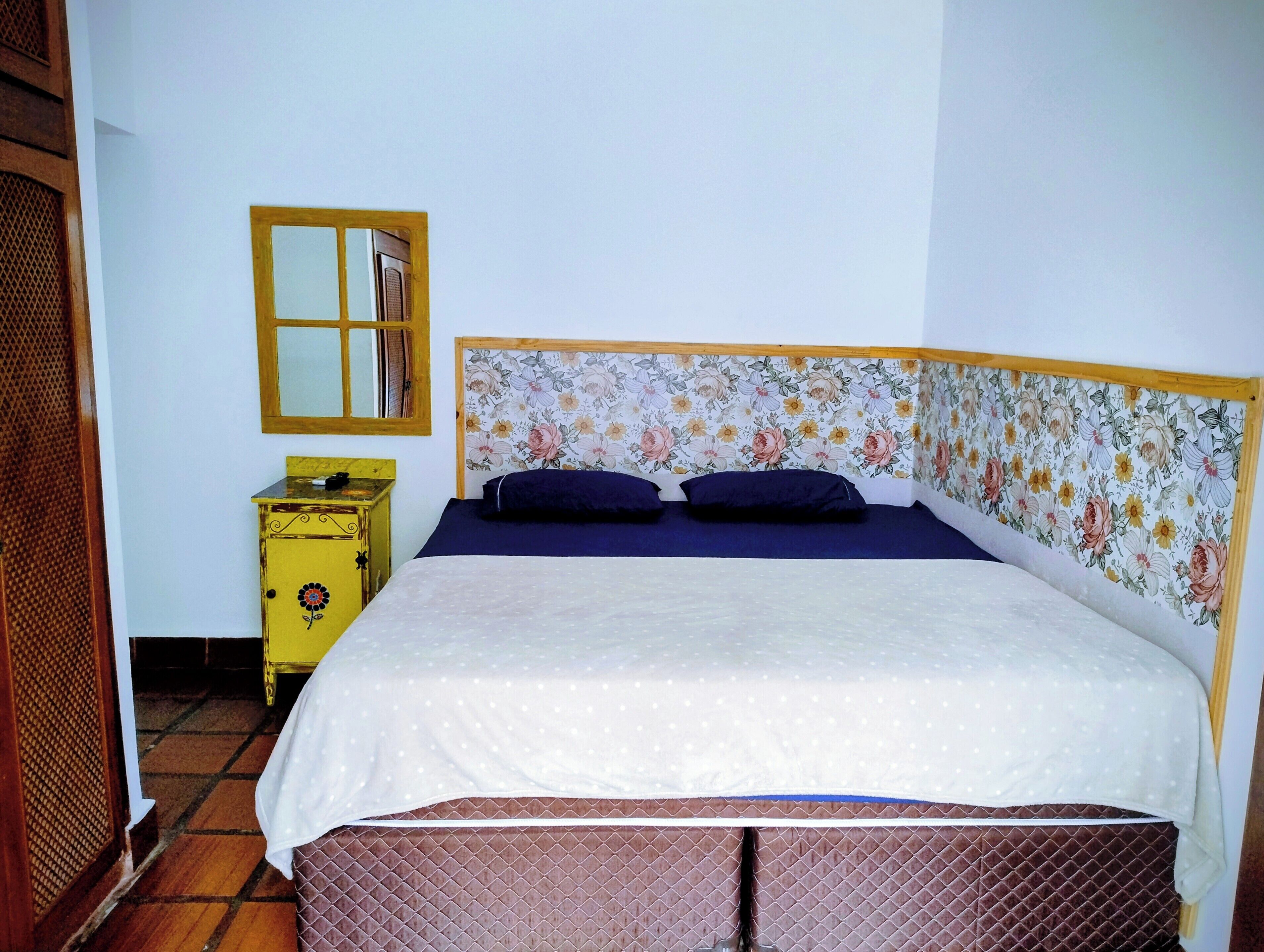 Quarto casal conforto, vista para a piscina