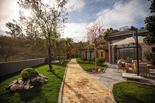 Villa Superior, vista para a montanha | Terraço/pátio interior