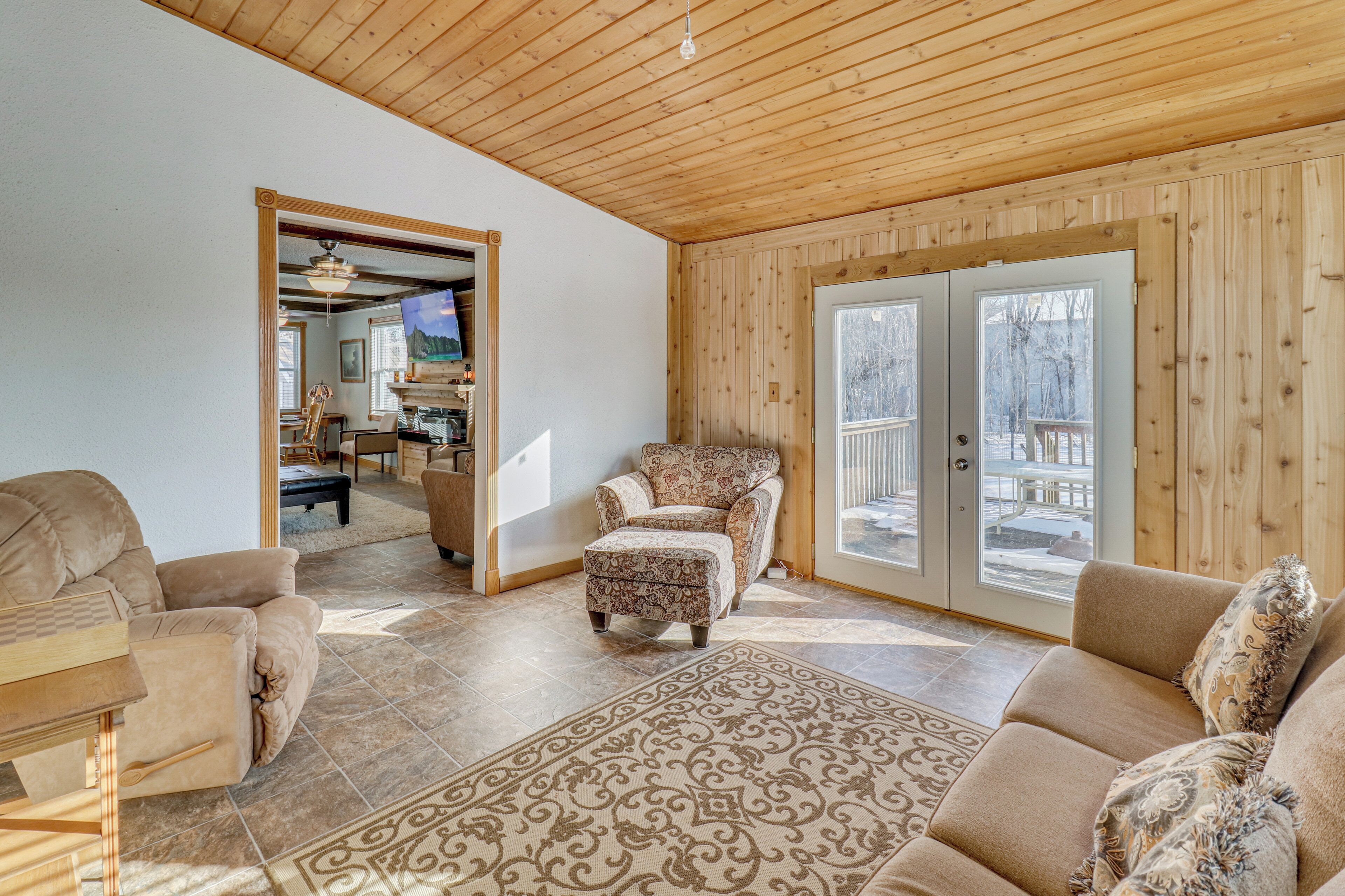 Group Getaway: Walk To Lake Le Homme Dieu! - Alexandria, MN