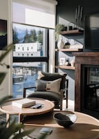 Condo, sacada | Área de estar | Smart TV
