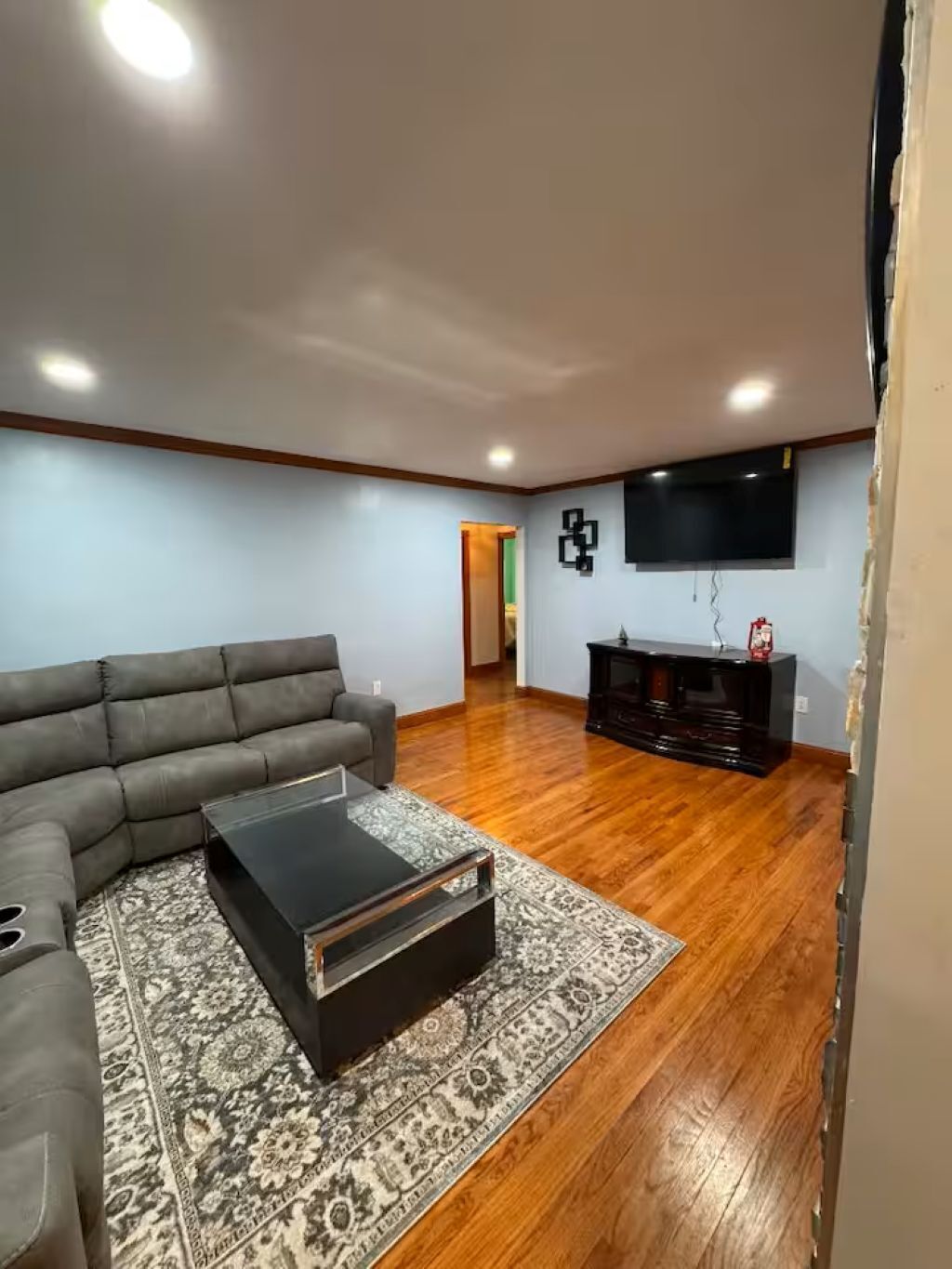 Near Jfk, Charming 3-bedroom House In Valley Stream With Ac Comfort - Valley Stream, NY