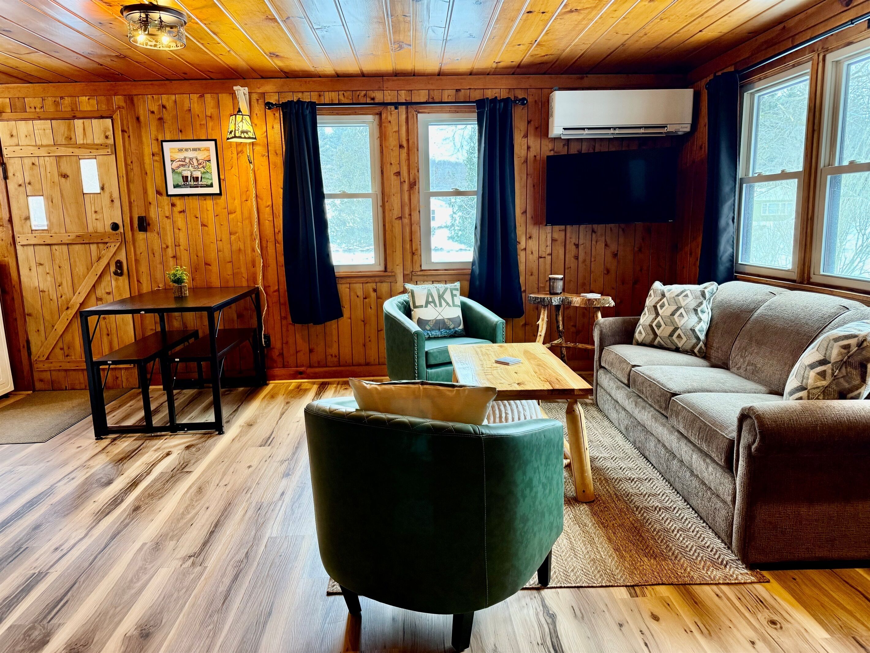 Riverfront,dog Friendly,walk To Dwtn And Park W/ Beach - Torch Lake, MI
