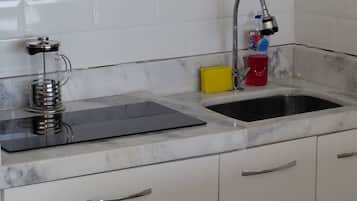 Apartamento Deluxe, cozinha, vista para a praia | Cozinha privada