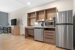Suíte estúdio, 1 cama King, acessível (Hearing) | Cozinha privada