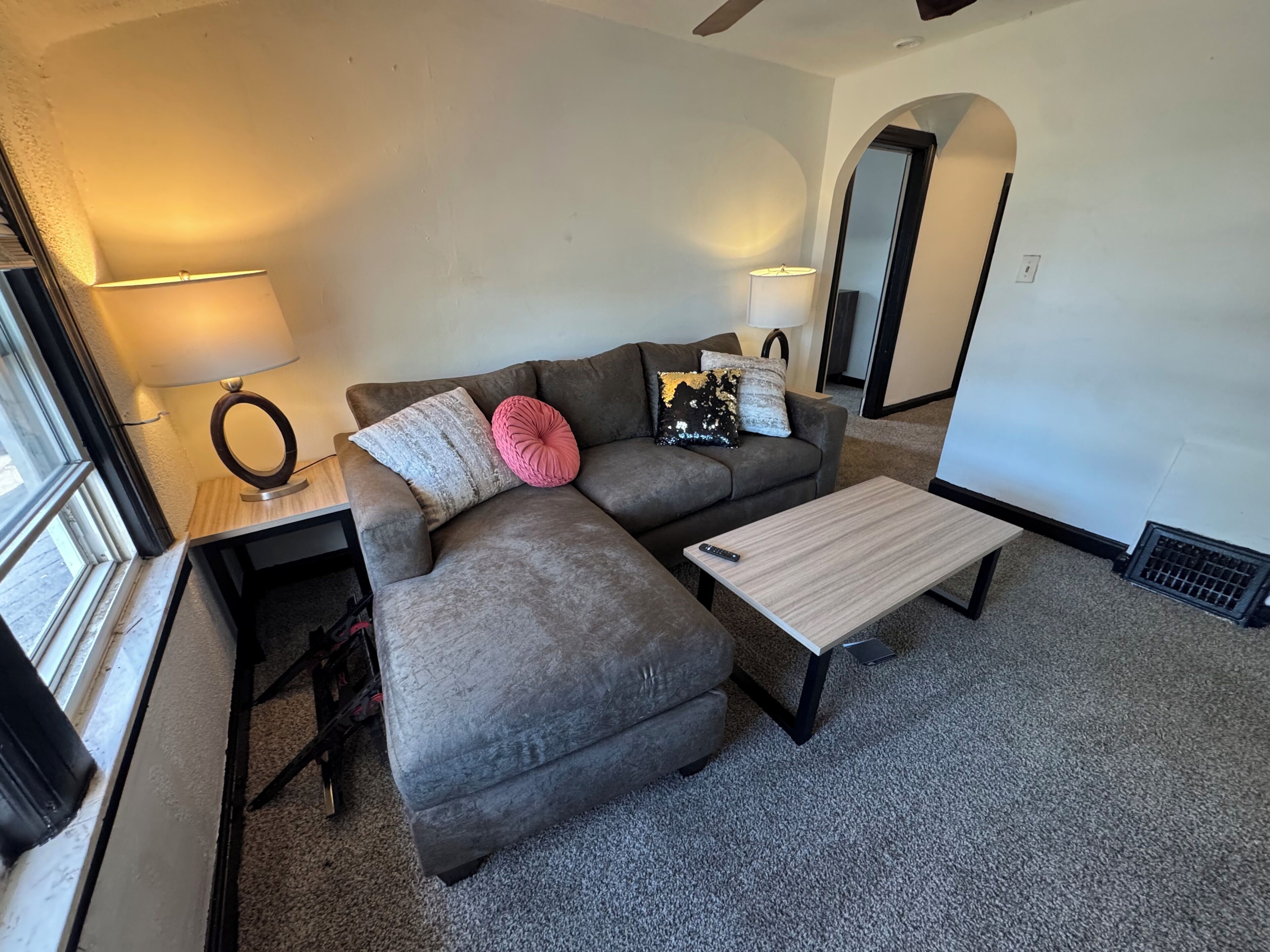 Terrific 2-bedroom Upstairs Condo With Ac In Charming Eastpointe - Fraser, MI