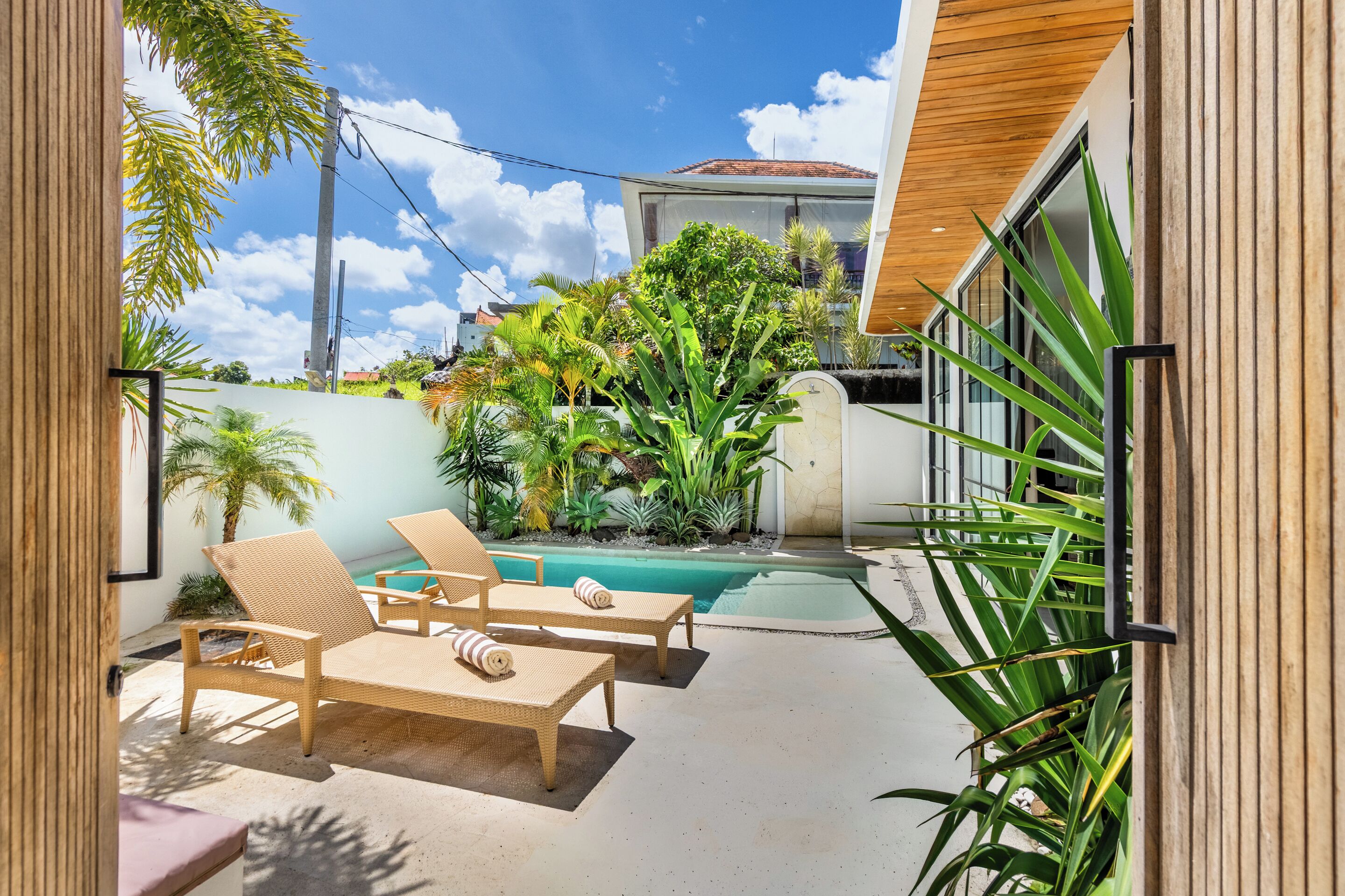 Terraço com espreguiçadeiras