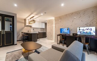 Quarto duplo família, várias camas, cozinha, vista para a cidade | Parte interna