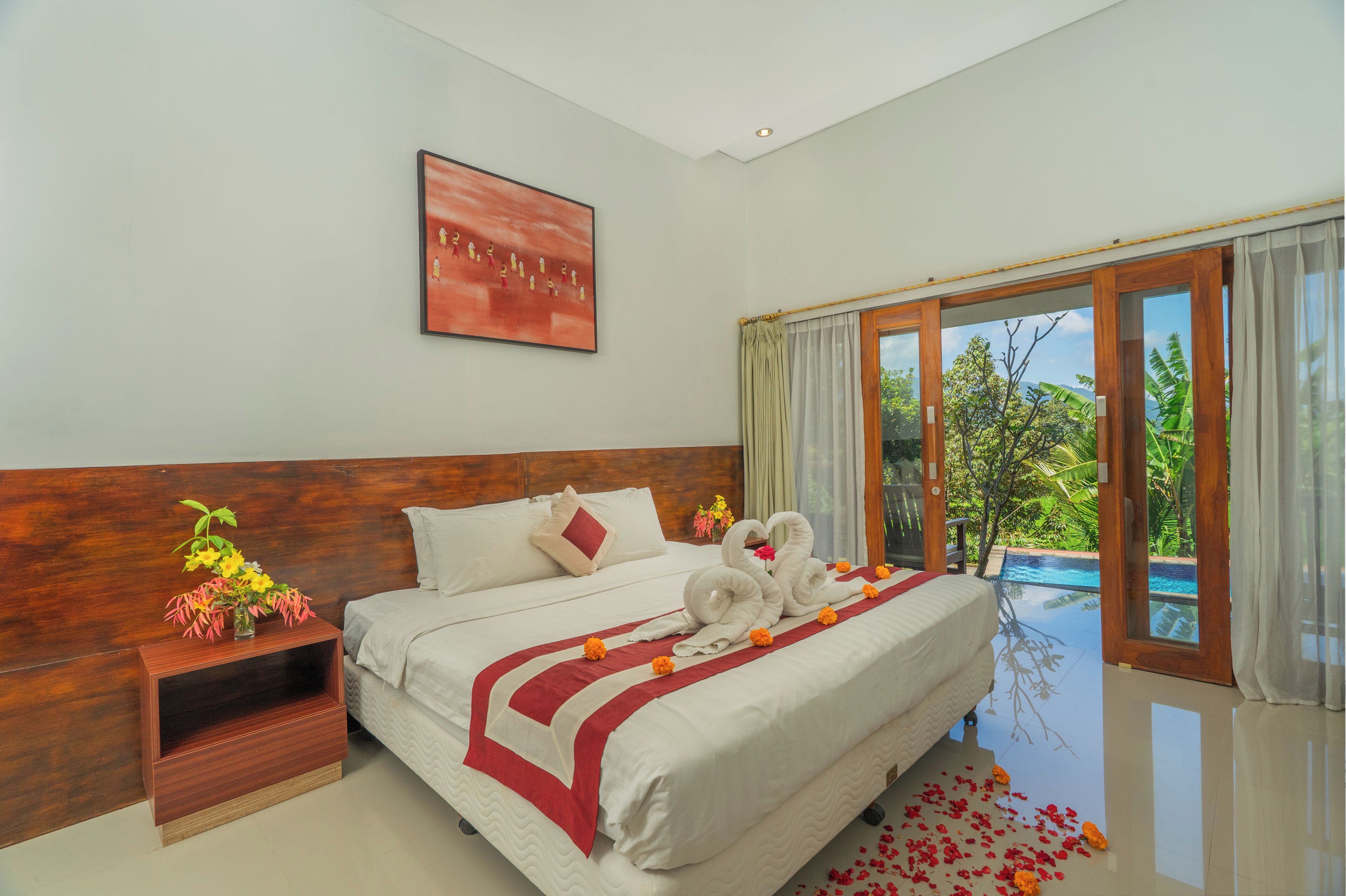 Quarto Deluxe, varanda, vista para a piscina | Cofre no quarto, secretária 
