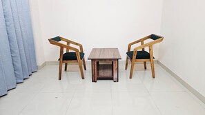 Quarto Duplo Deluxe, vista para o pátio | Interior