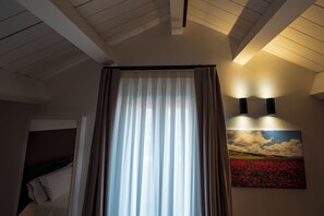 Quarto casal, vista para a cidade | Cofres nos quartos, cortinas blackout, ferros/tábuas de passar roupa