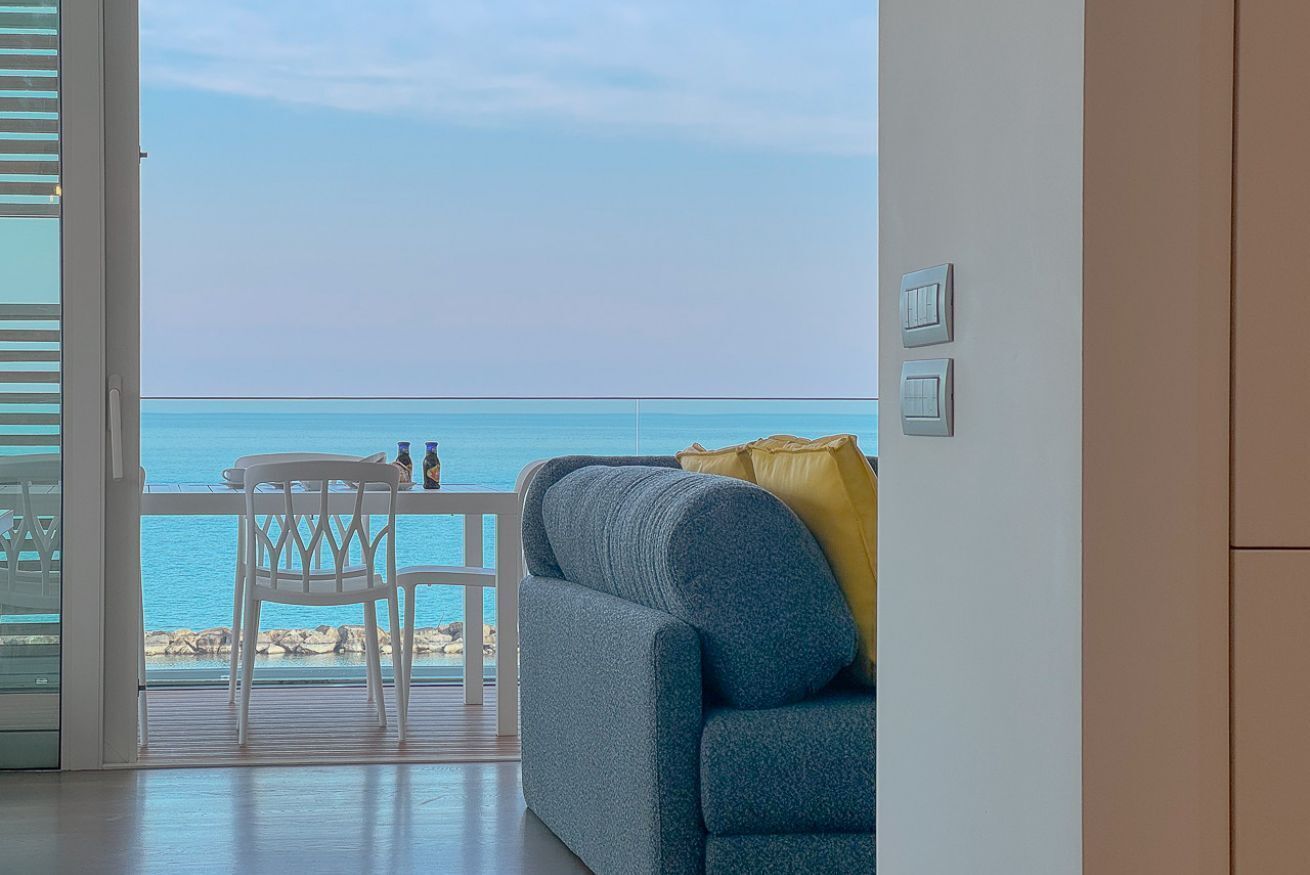 Chic & Spacious Apartment Facing The Sea - Porto Civitanova