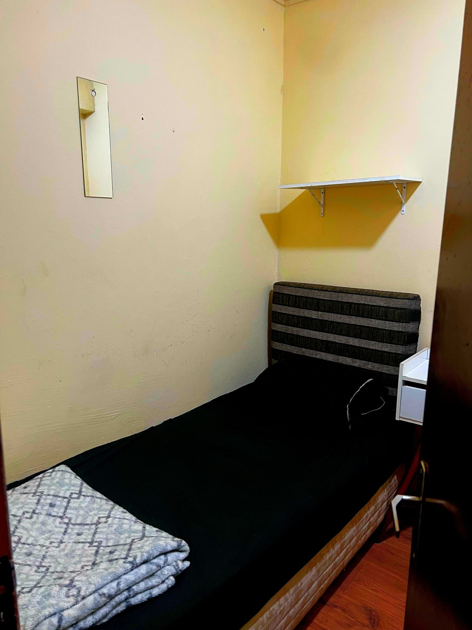 Quarto solteiro econômico