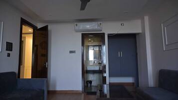 Quarto Duplo Superior, pátio | Sala de estar