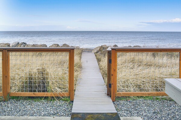 Sequim Shoreline Retreat W/ 2 Decks: Dogs Welcome! - Sequim, WA