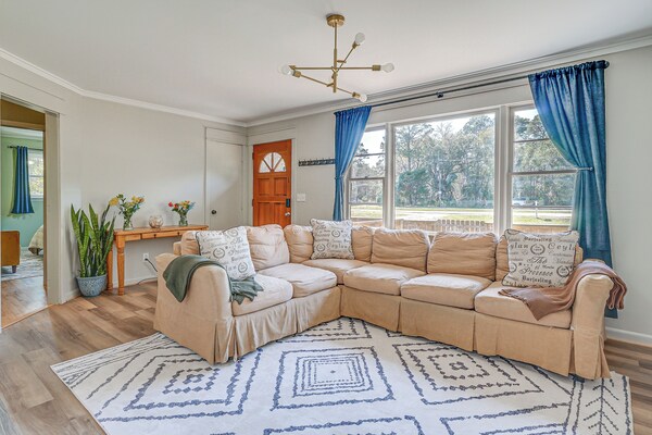 Deck & Spacious Yard! Wilmington Gem On Half-acre - Wilmington, NC