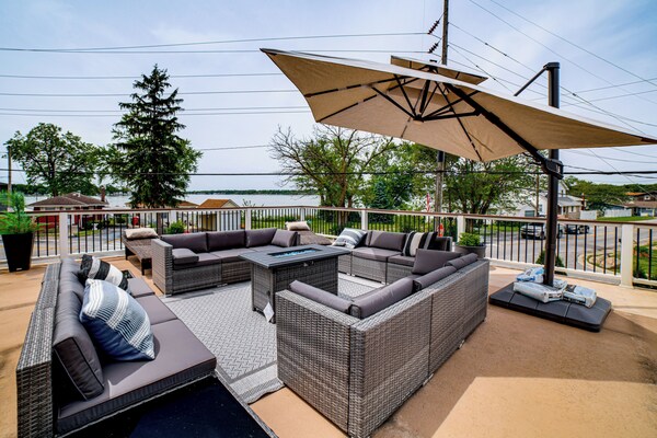 Steps To Cedar Lake! Group Getaway W/ Game Room - Lowell, IN