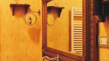 Quarto Duplo Deluxe, Vista para a cidade | Casa de banho