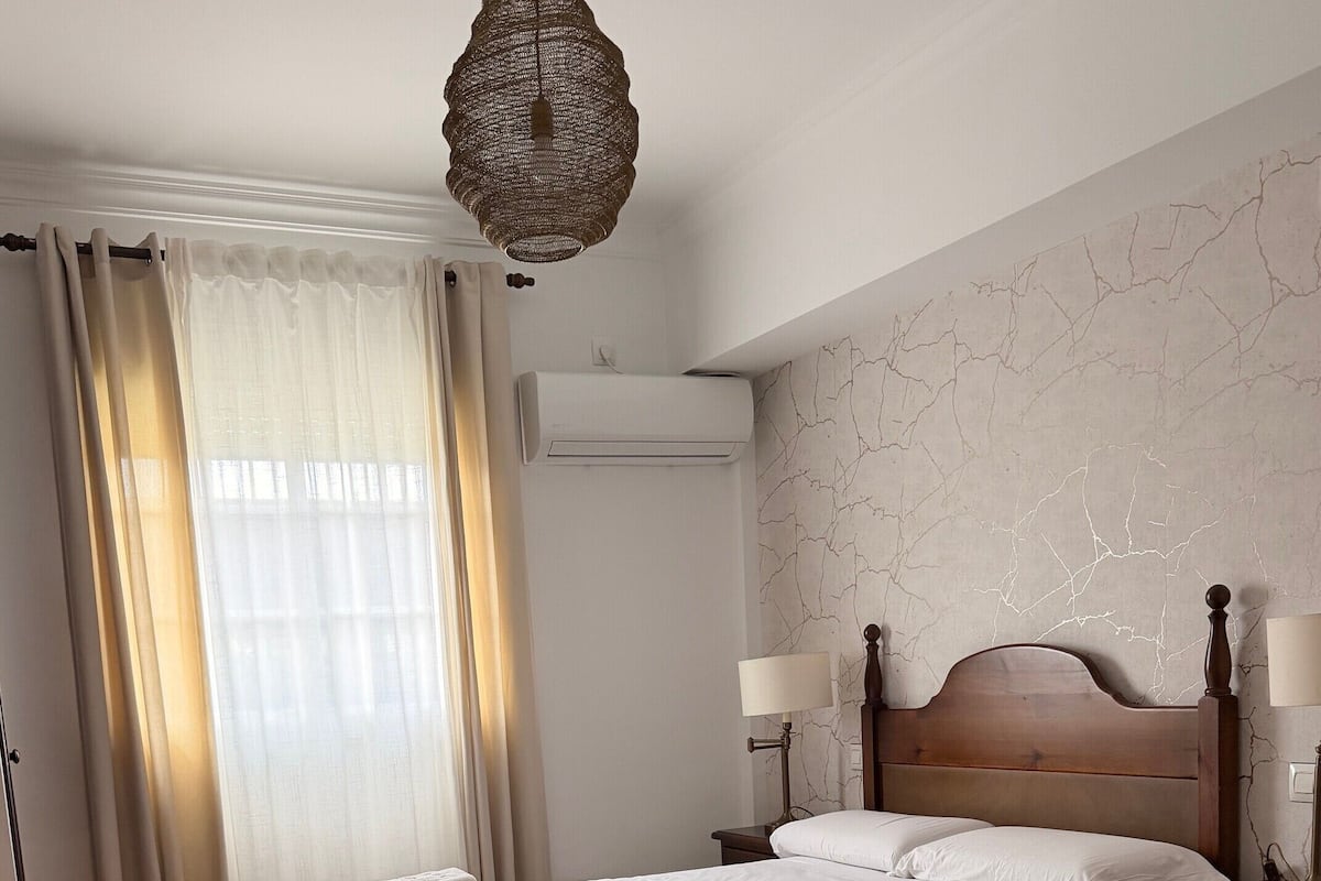 Quarto casal superior, vista para a cidade | Wi-Fi de cortesia