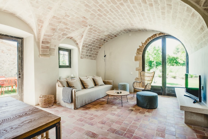 Villa Cervia - Six Bedroom Villa, Sleeps 15 - Gerona