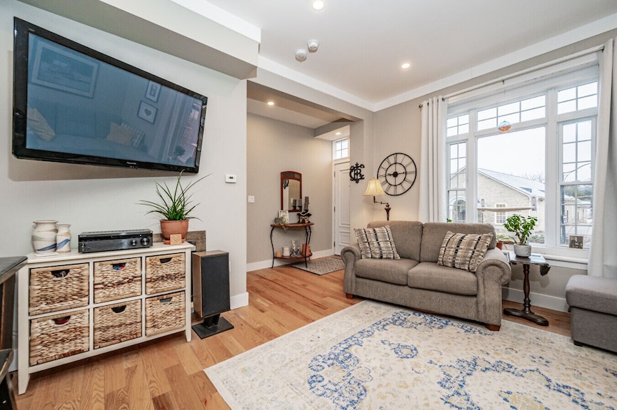 Riverside Retreat With Modern Comforts In The Heart Of Elora - Fergus