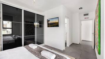 Apartamento, 4 quartos, sacada, ao lado da piscina