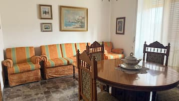 Apartamento, 3 quartos | Restaurantes