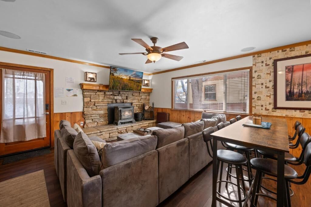 Casa Básica, pátio, vista para a montanha | Interior