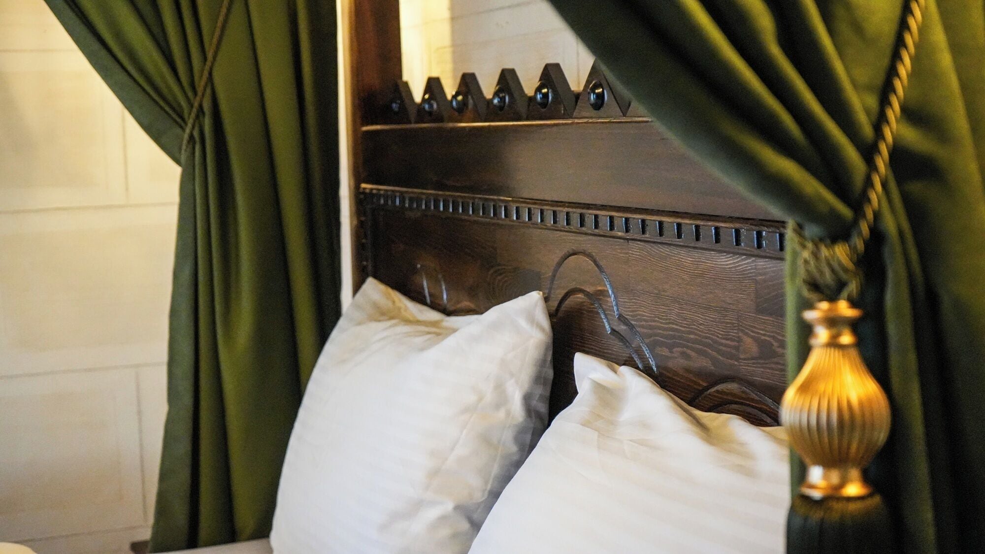Quarto luxo, sacada, vista para a cidade | Roupas de cama premium, frigobar, escrivaninha, cortinas blackout