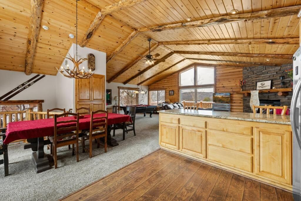 Casa básica, sacada, vista para a montanha | Opções para refeição