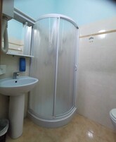 Quarto Duplo Básico | Casa de banho