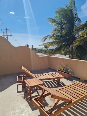 Quarto luxo, sacada, vista para a praia (ROMANCE) | Terraço/pátio