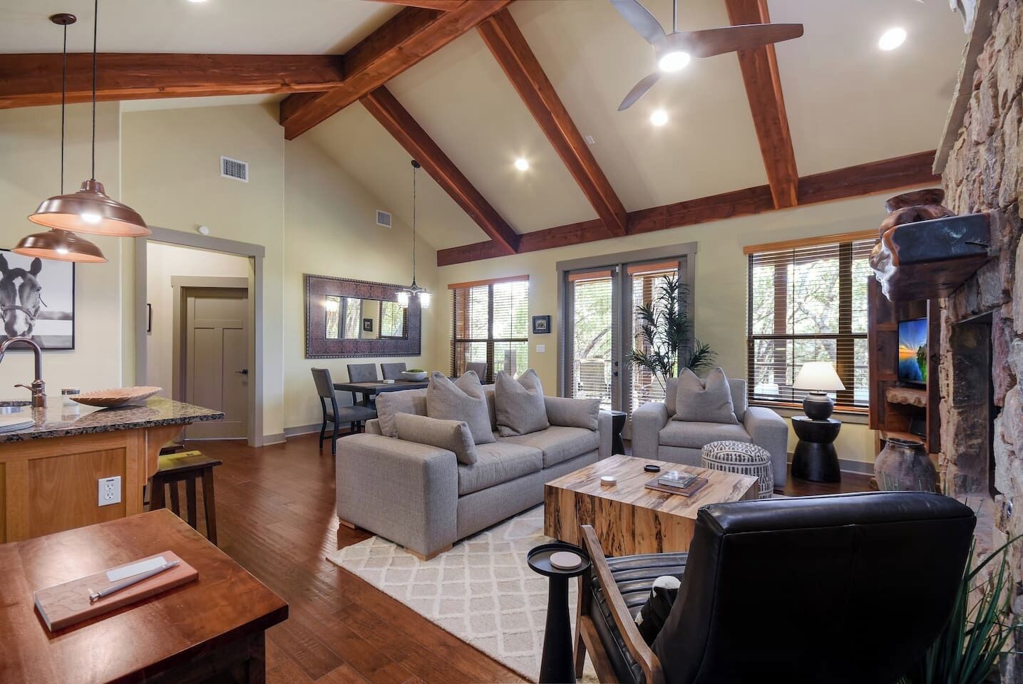 Twisted Oaks - Lake Haus (Hollows Resort) - Lake Travis, TX